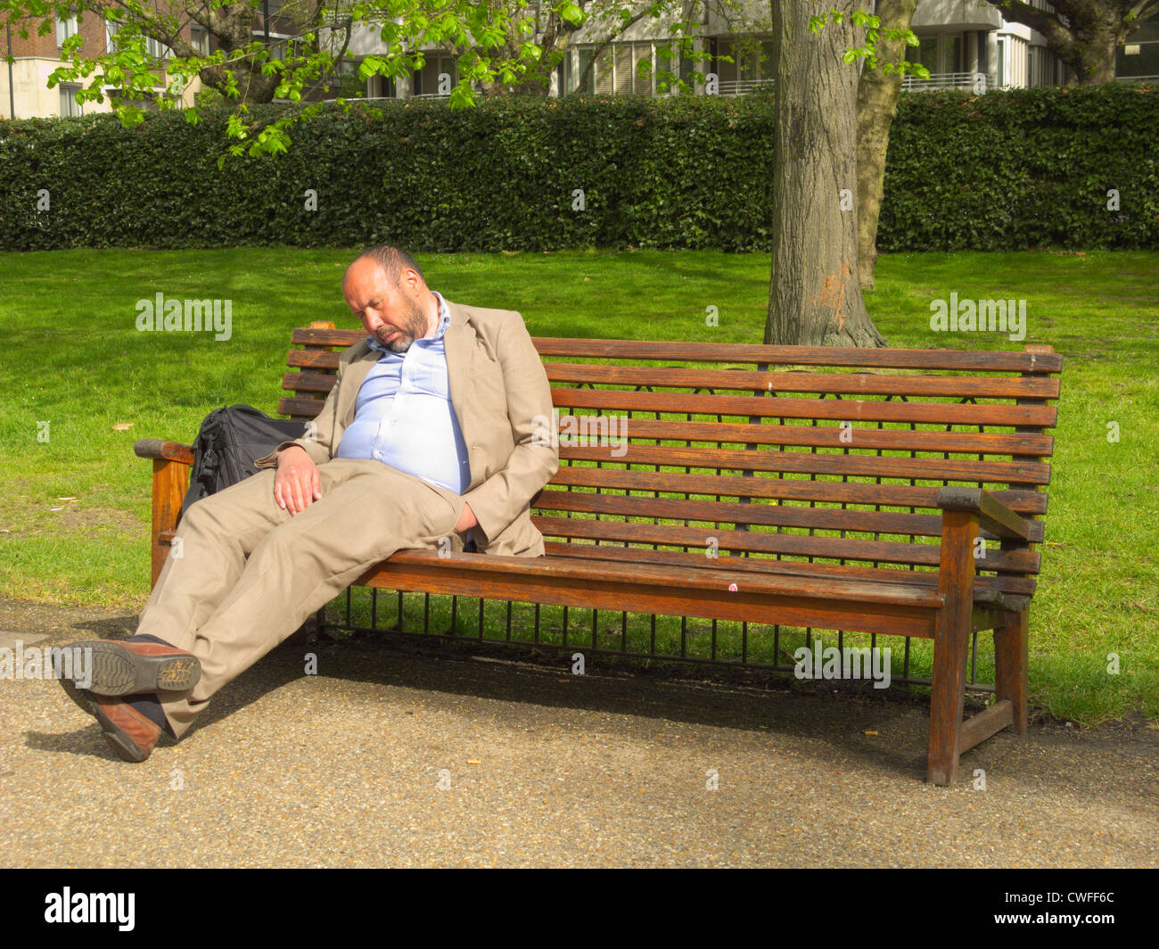 Man snoozing on a bench hi-res stock photography and images - Alamy