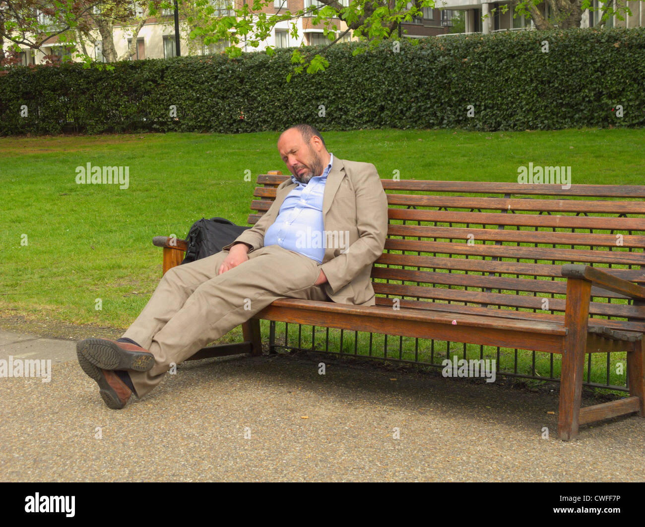 Man snoozing on a bench hi-res stock photography and images - Alamy