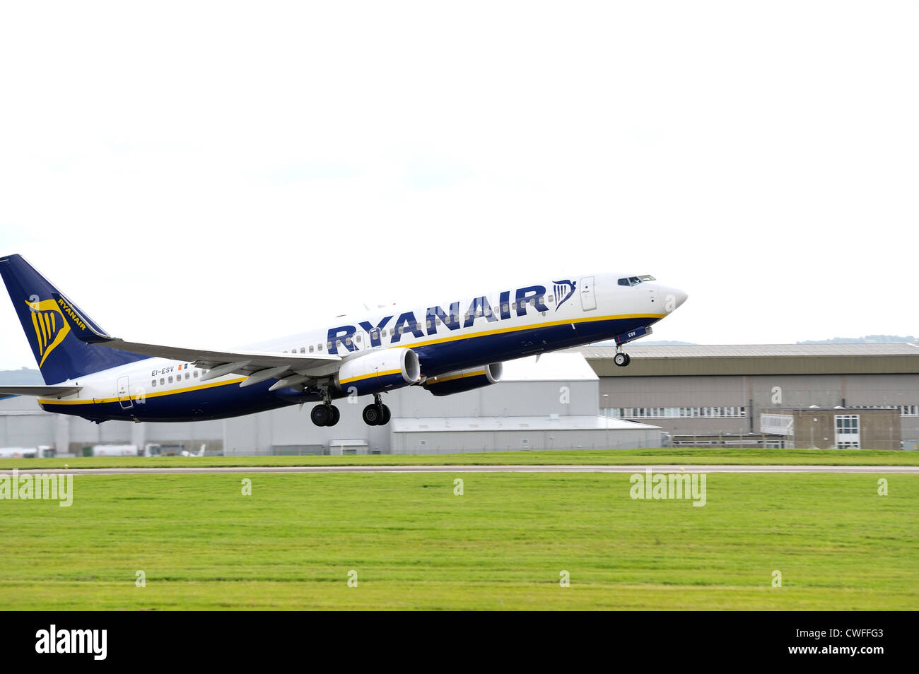 Ryanair jet taking off from east midlands airport england uk Stock ...