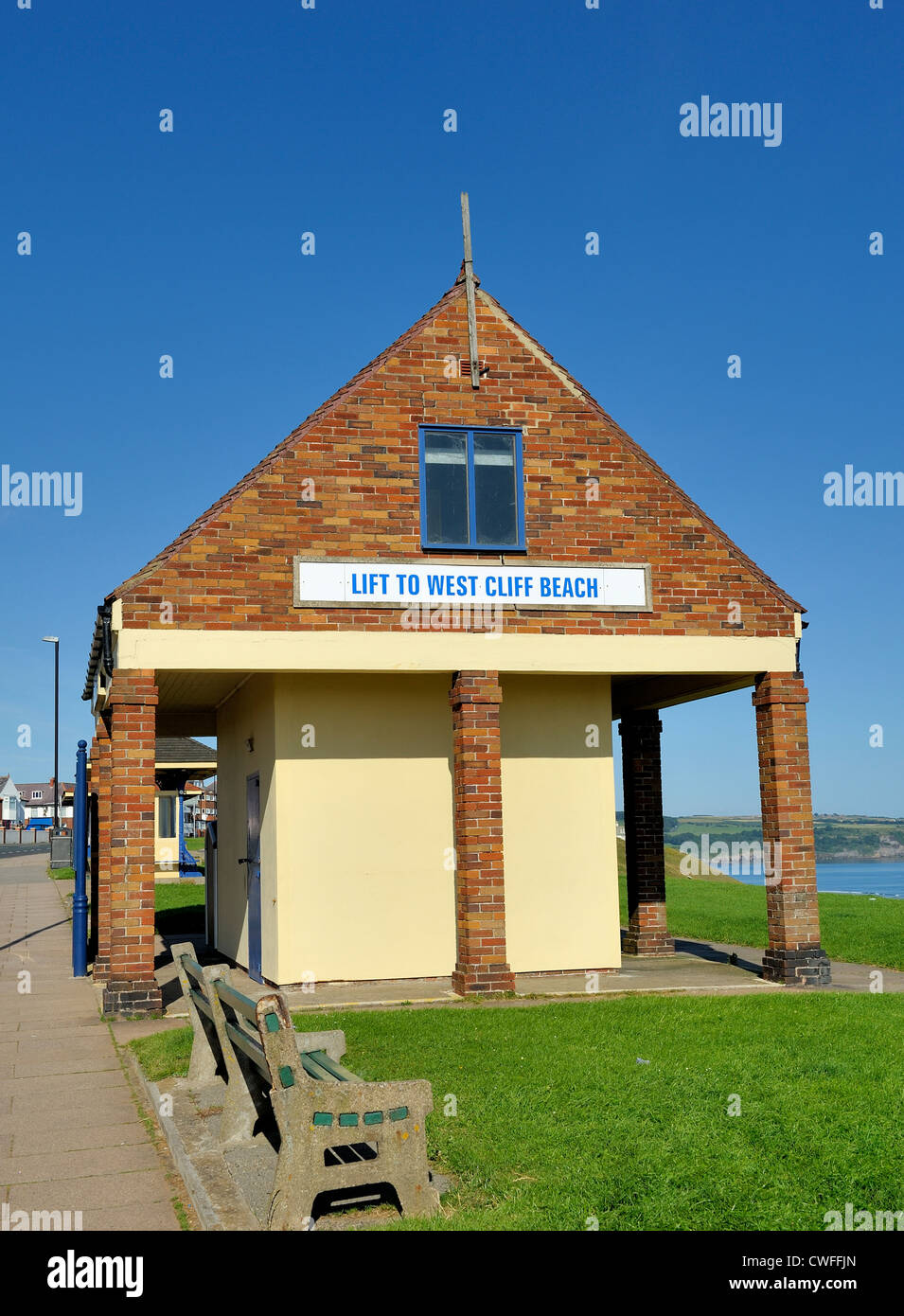 West cliff lift whitby hi-res stock photography and images - Alamy
