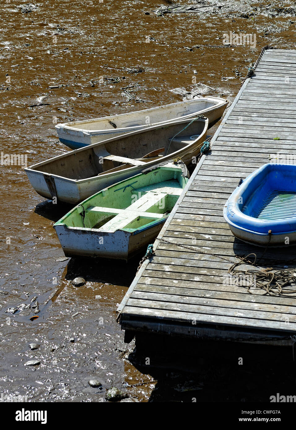 Whitby rowing boats hi-res stock photography and images - Alamy