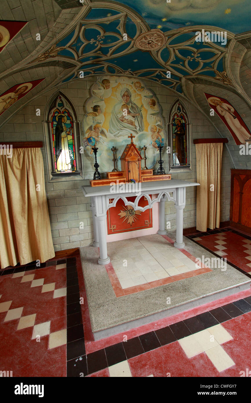 The Italian Chapel interior decoration Catholic chapel on Lamb Holm in ...