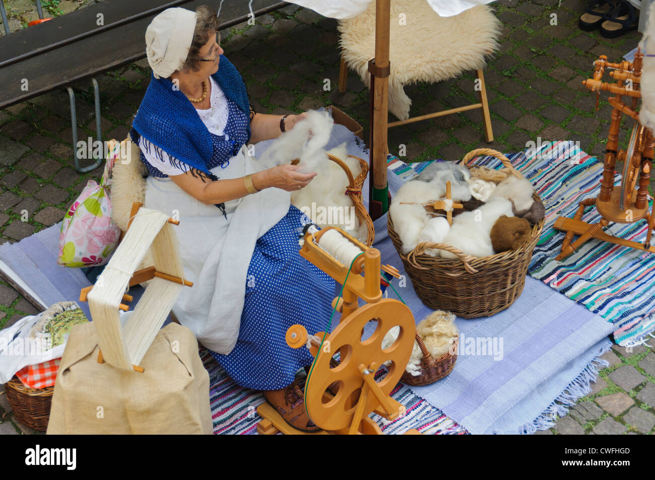 Medieval spinning wheel hi-res stock photography and images - Alamy