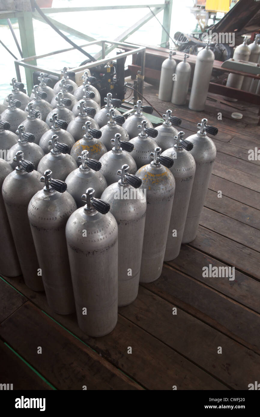 Underwater dive tank hi-res stock photography and images - Alamy