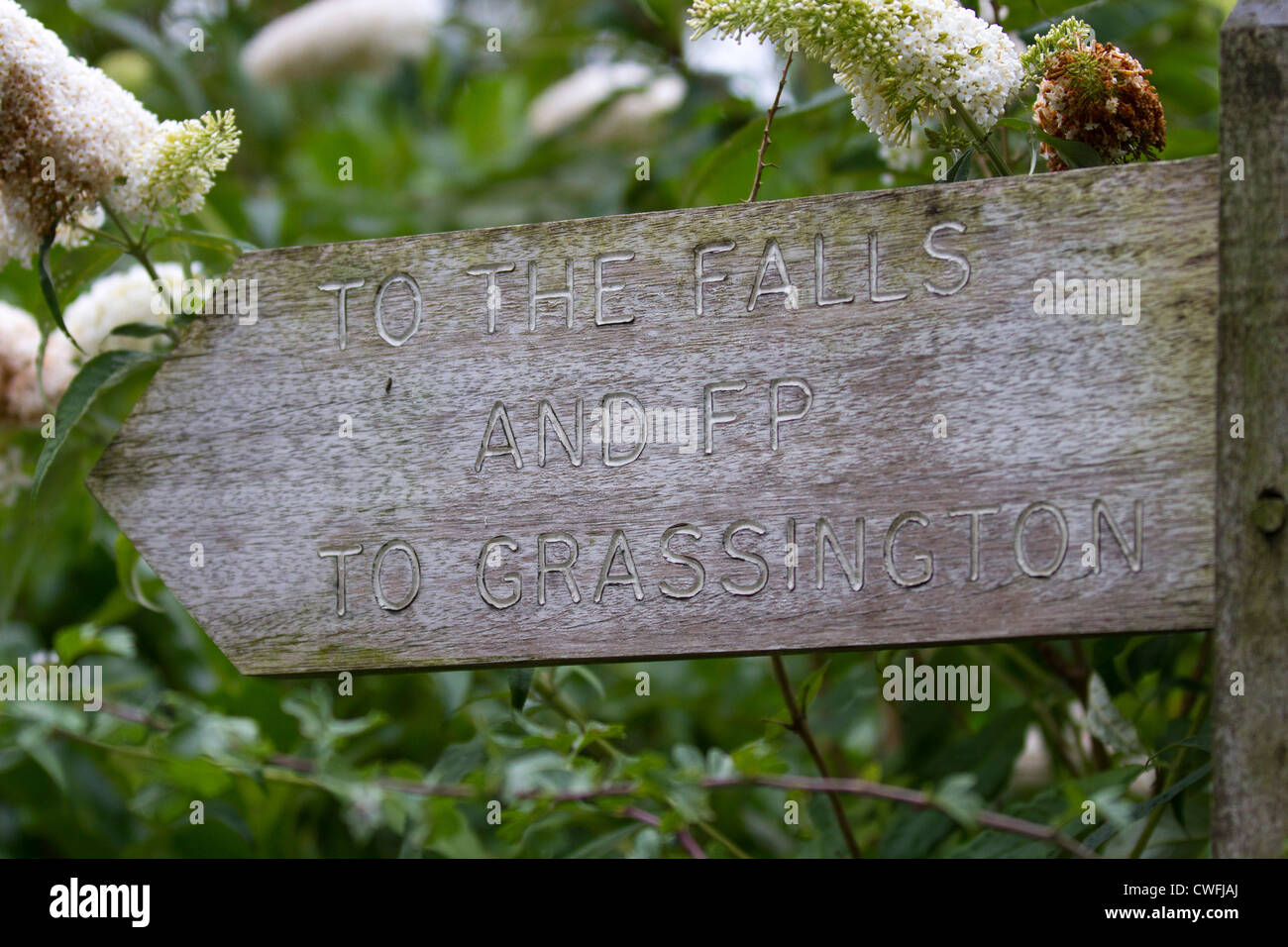 Footpath sign to the Falls, and Grassington Stock Photo - Alamy
