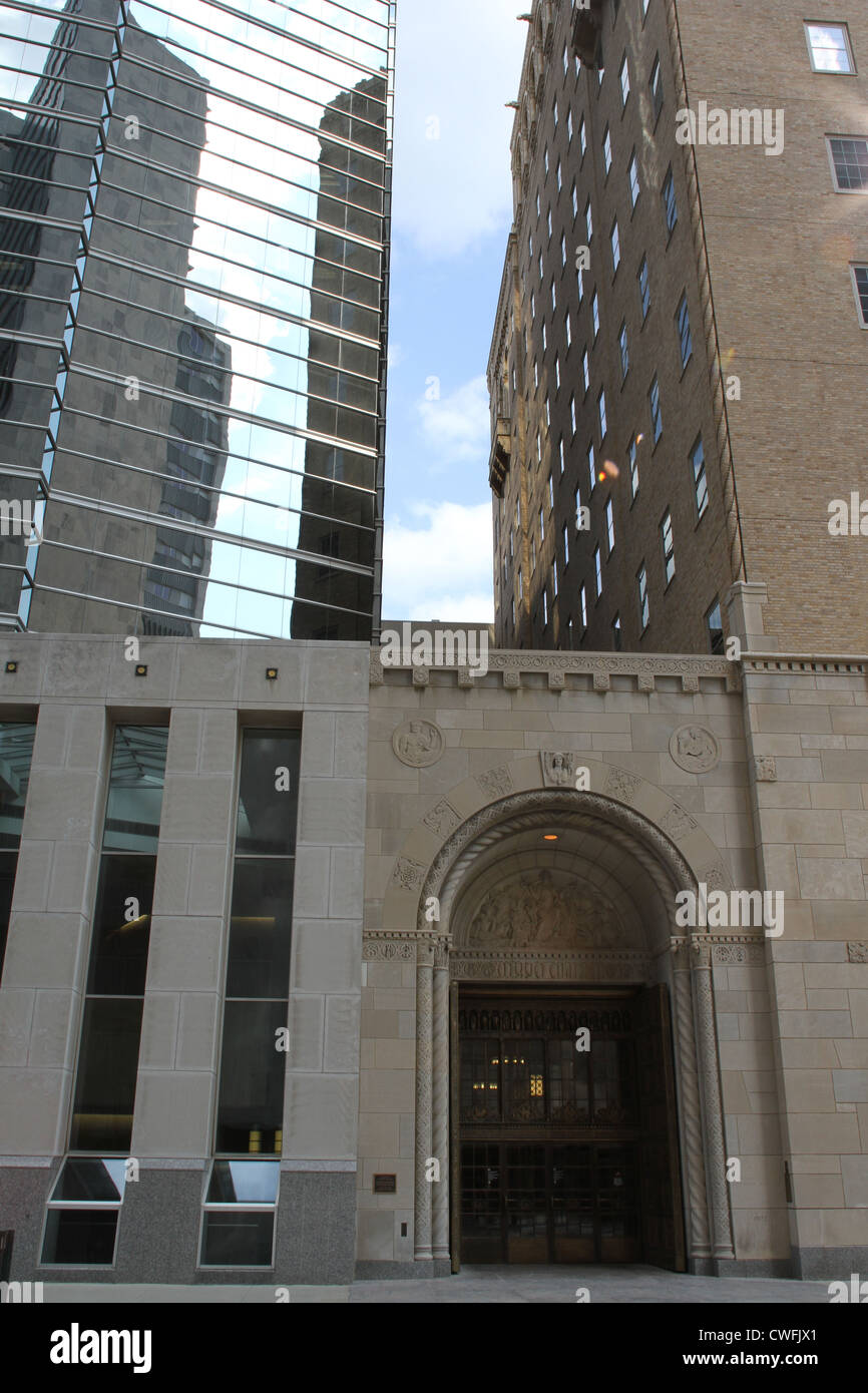 Old and new buildings connected at the Mayo Clinic in Rochester ...