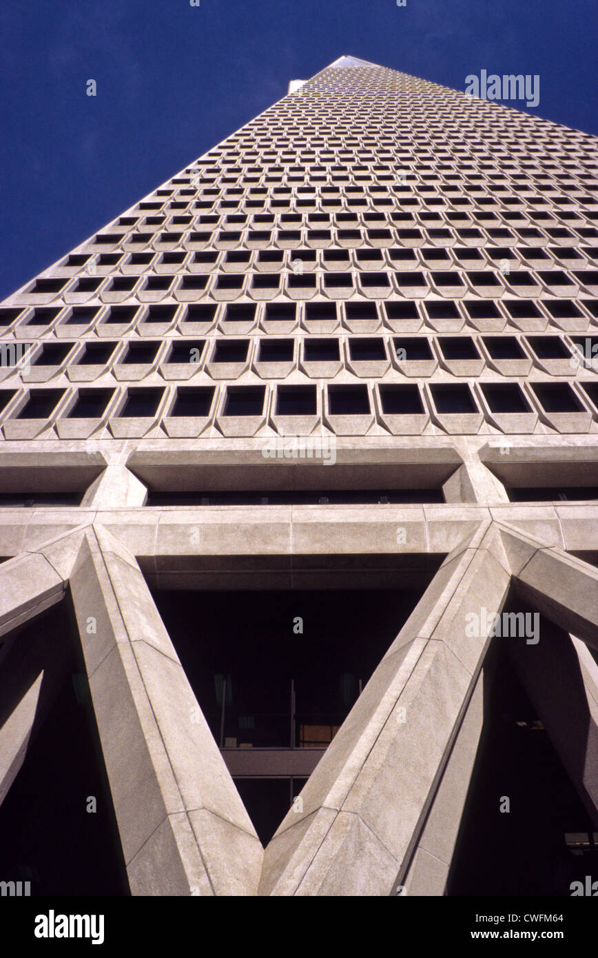Earthquake building triangle hi-res stock photography and images - Alamy