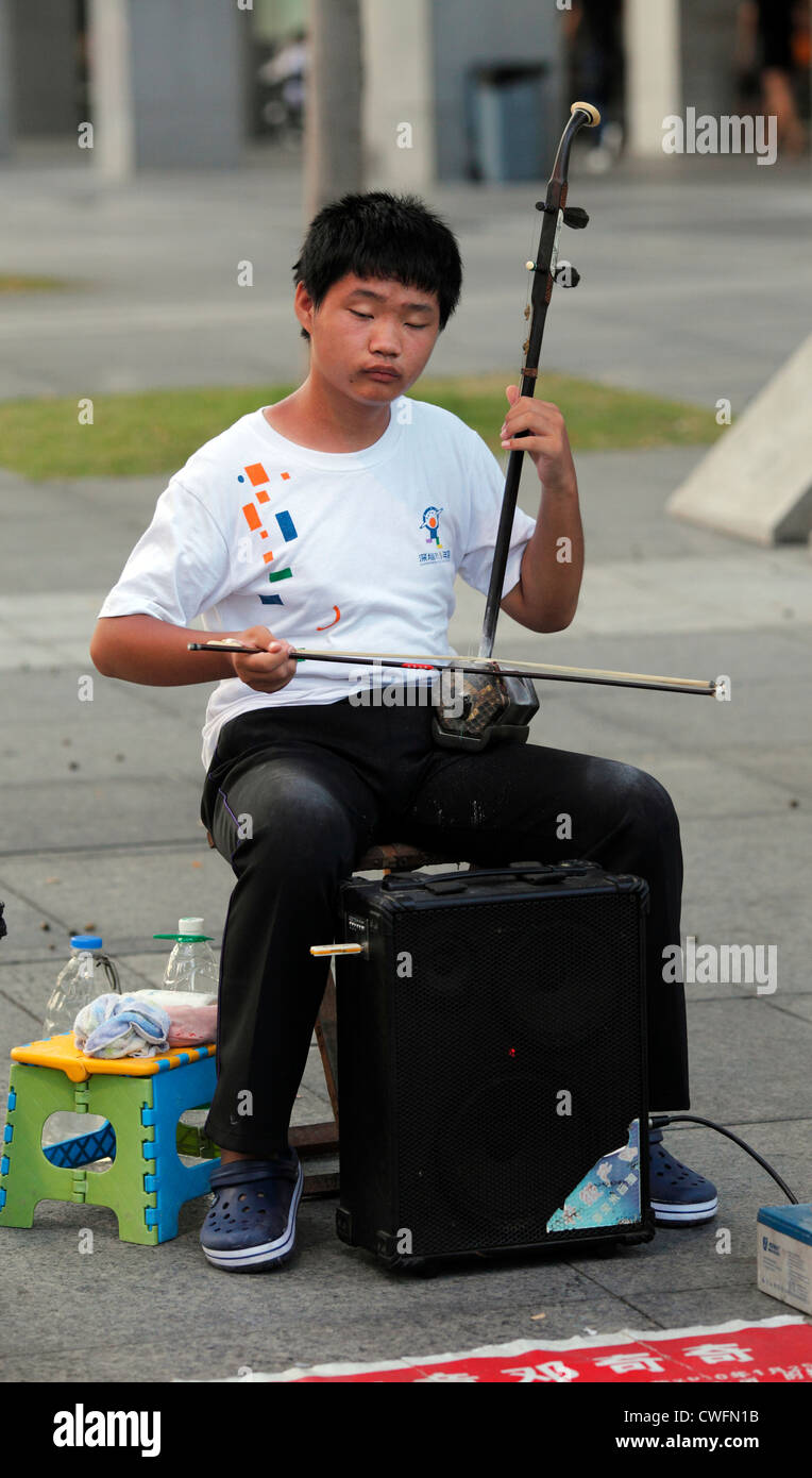 Chinese busker hi-res stock photography and images - Alamy