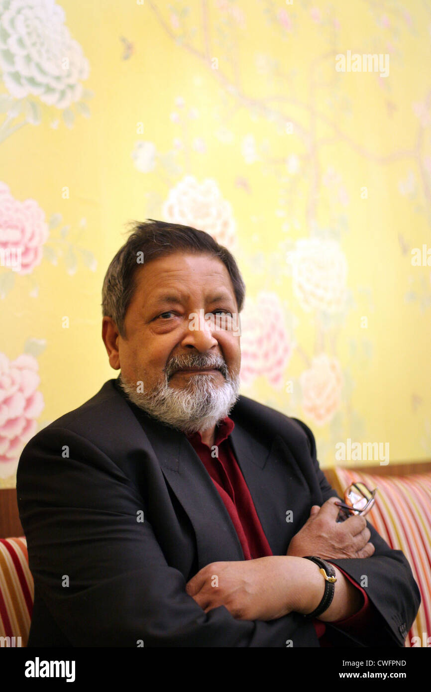 V s naipaul hi-res stock photography and images - Alamy