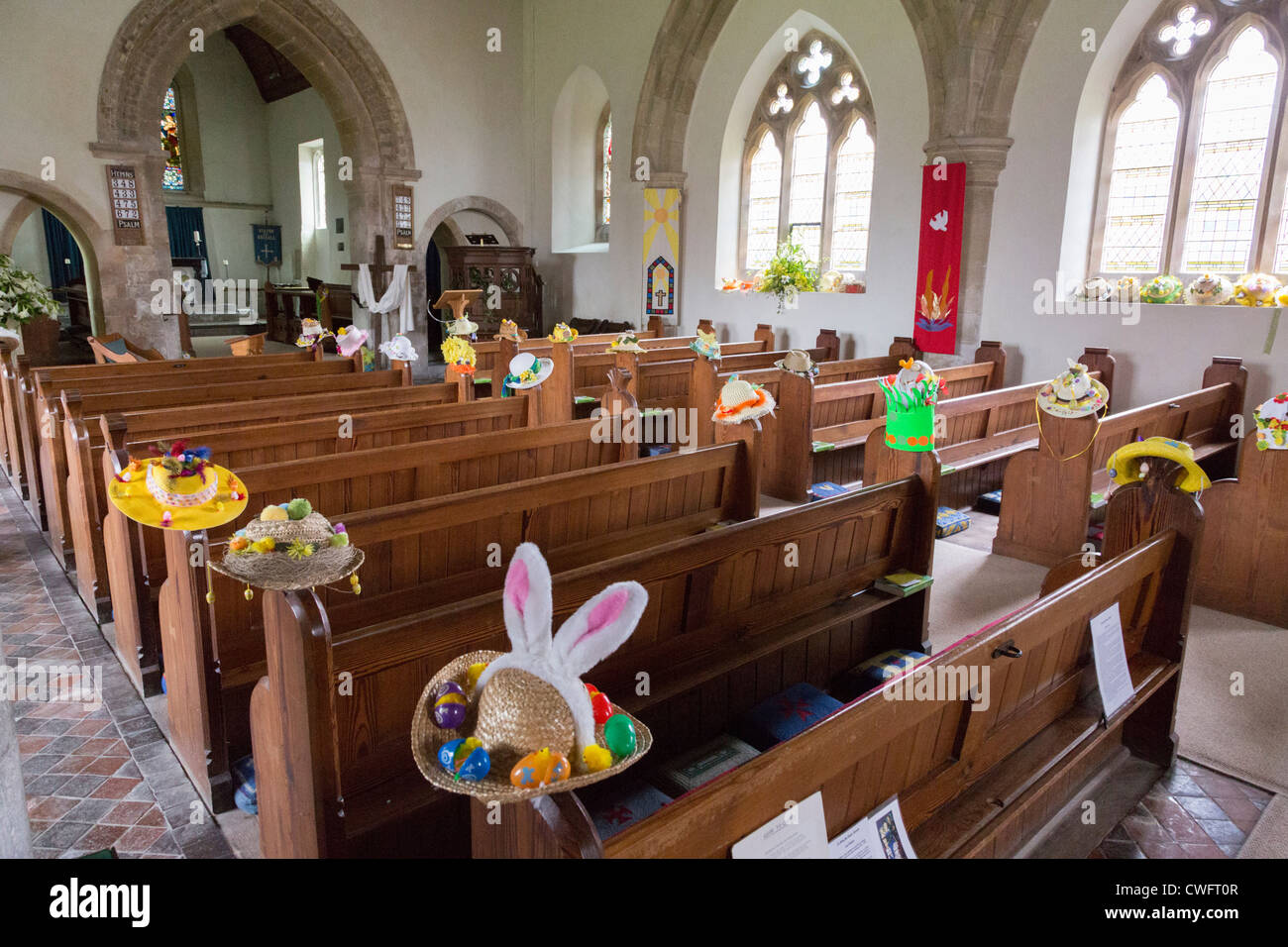 Easter Bonnet Stock Photos & Easter Bonnet Stock Images - Alamy