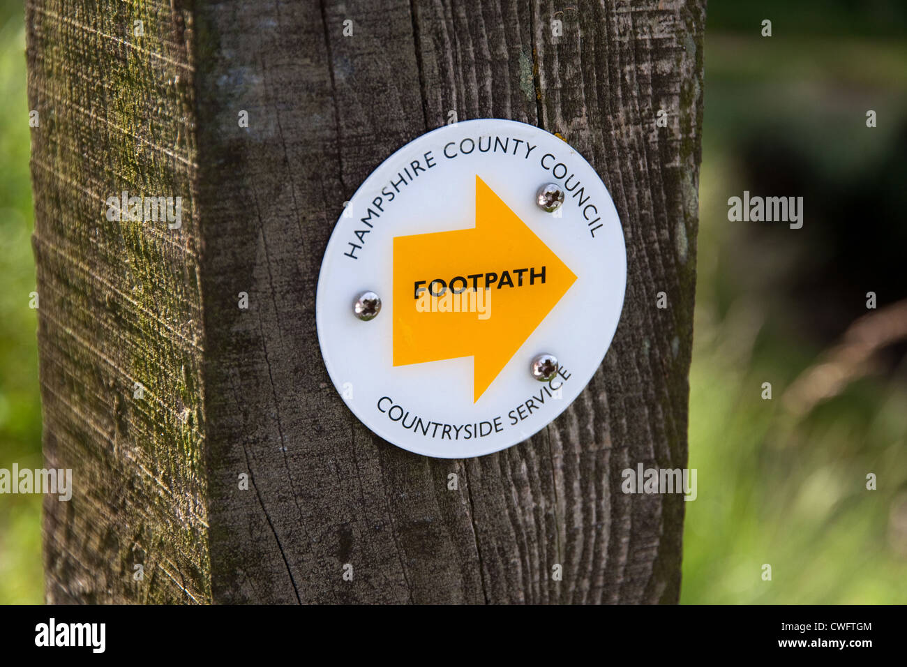 Footpath sign fixed by Hampshire County Council Stock Photo - Alamy