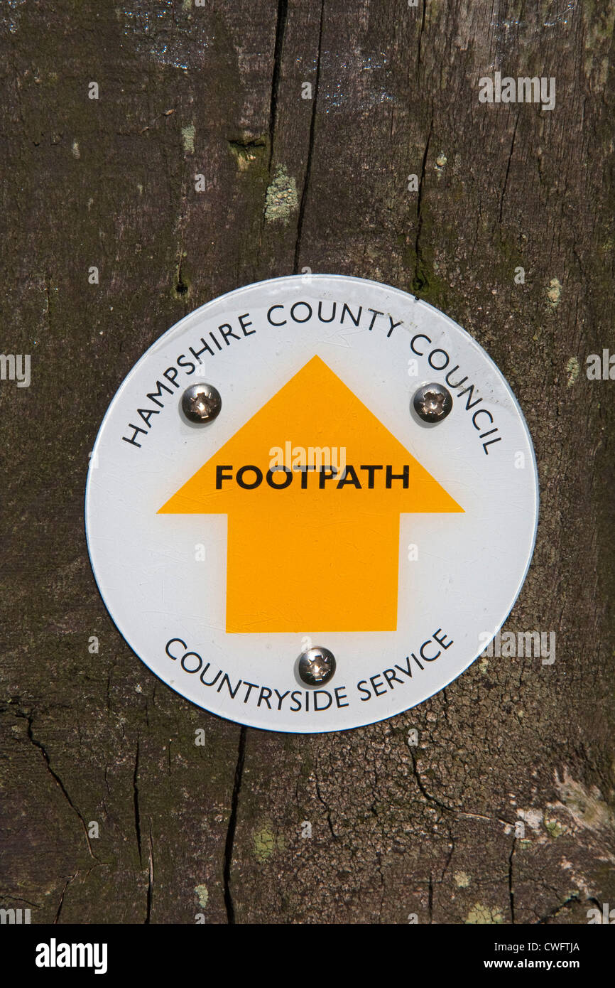 Footpath signs hi-res stock photography and images - Alamy