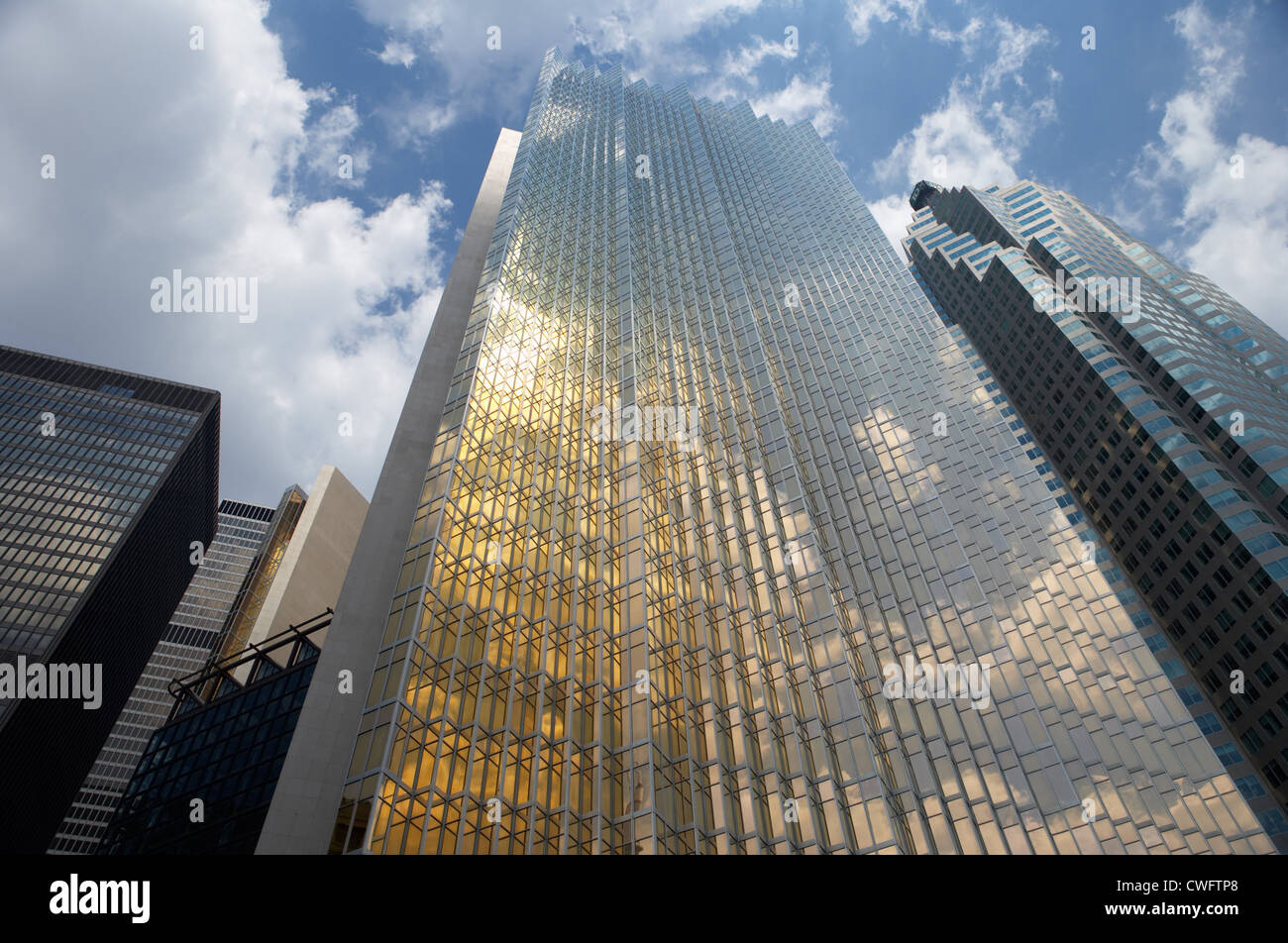 Bank skyscrapers hi-res stock photography and images - Alamy