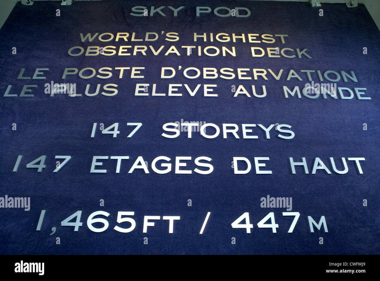 Toronto - A sign informs about the height of the CN Tower Sky Pod Stock ...