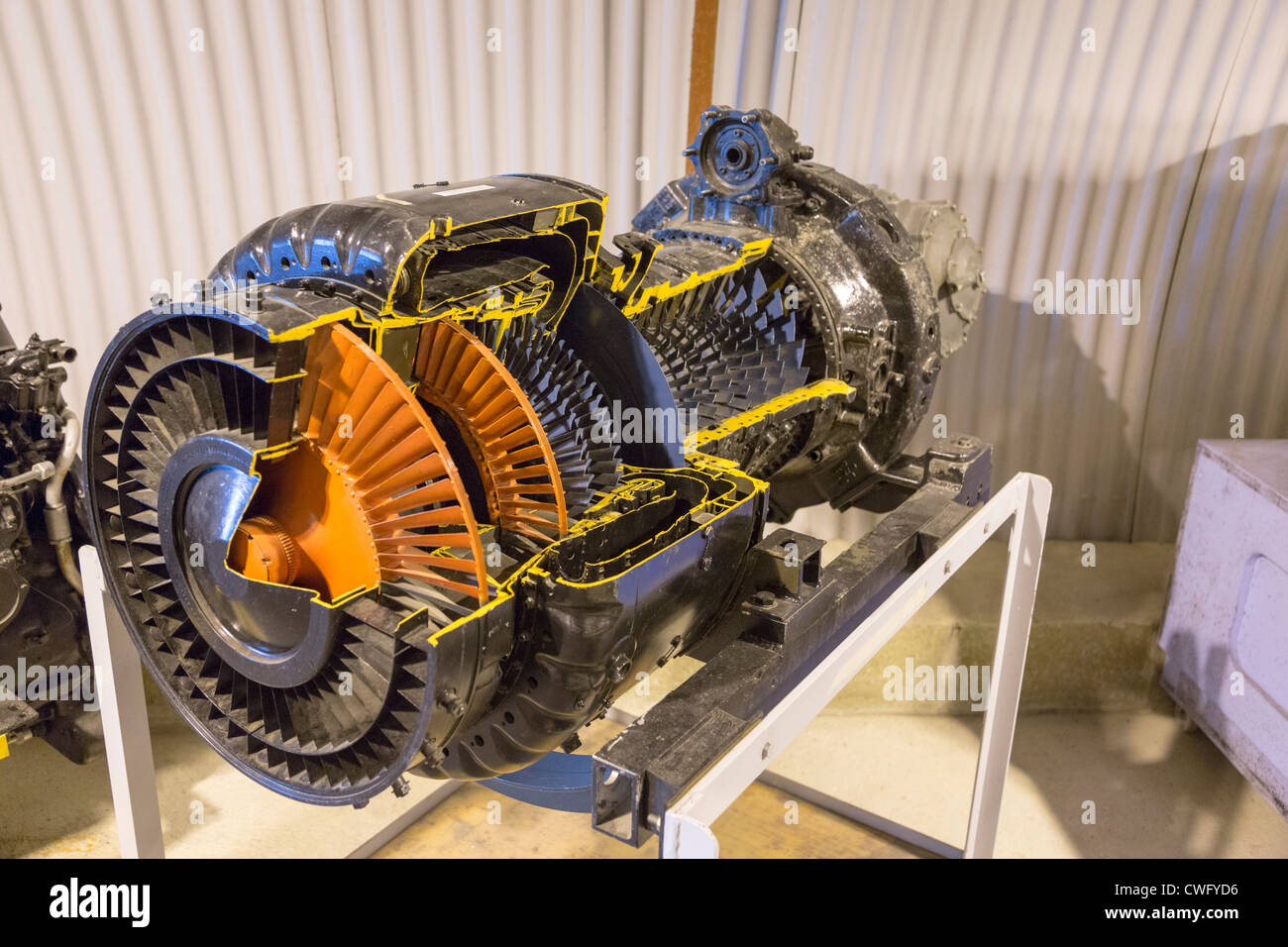 Engine cutaway hi-res stock photography and images - Alamy