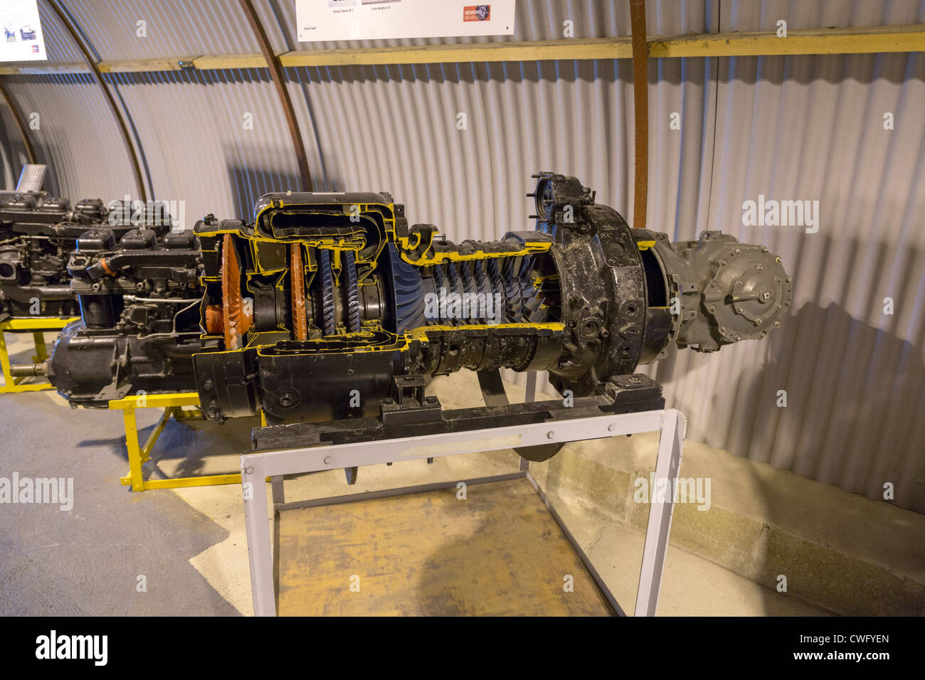 Engine cutaway hi-res stock photography and images - Alamy