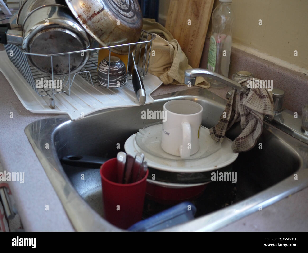 dirty dish dishes sink kitchen Stock Photo - Alamy