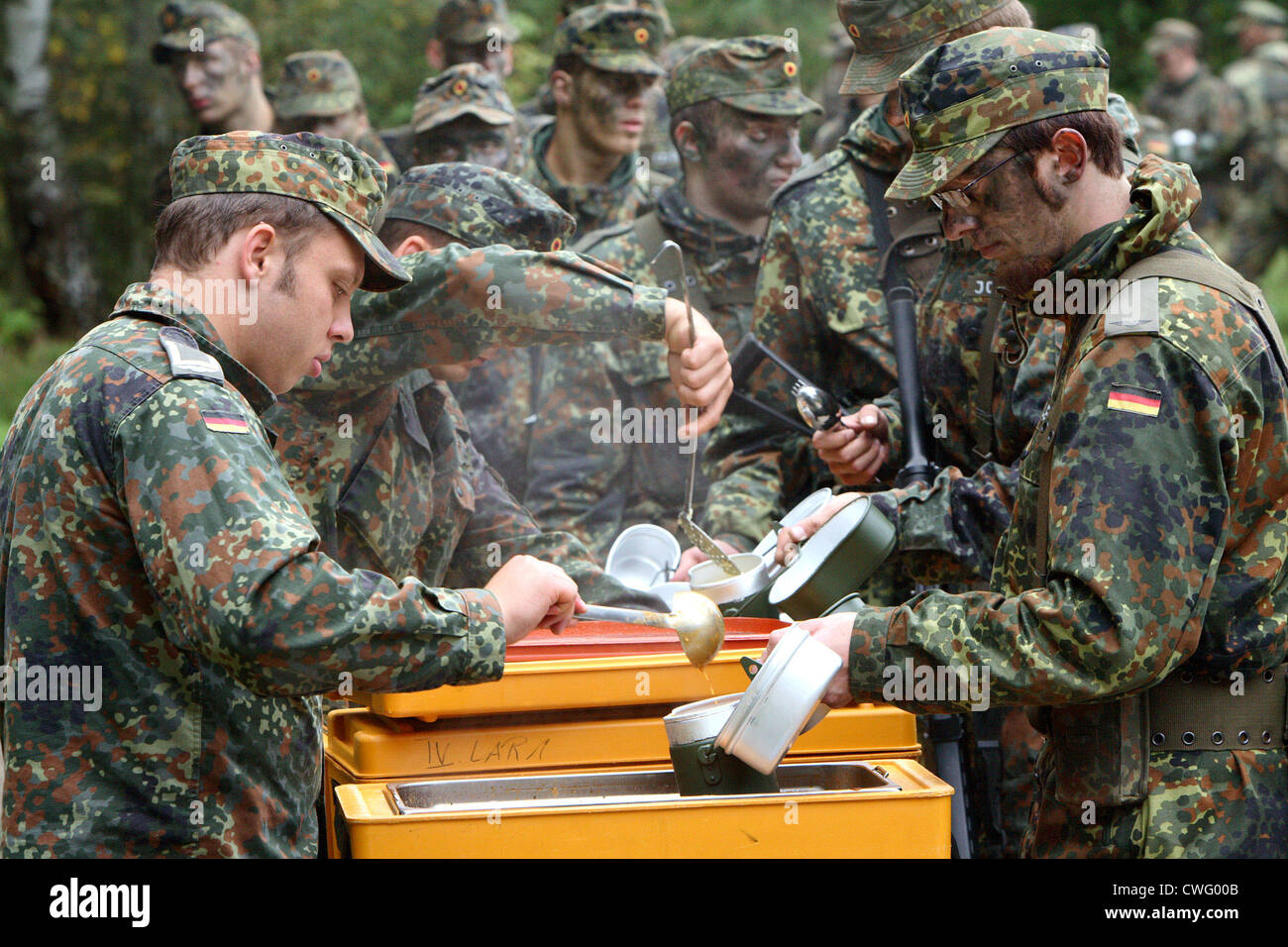 Basic training in the army Stock Photo - Alamy