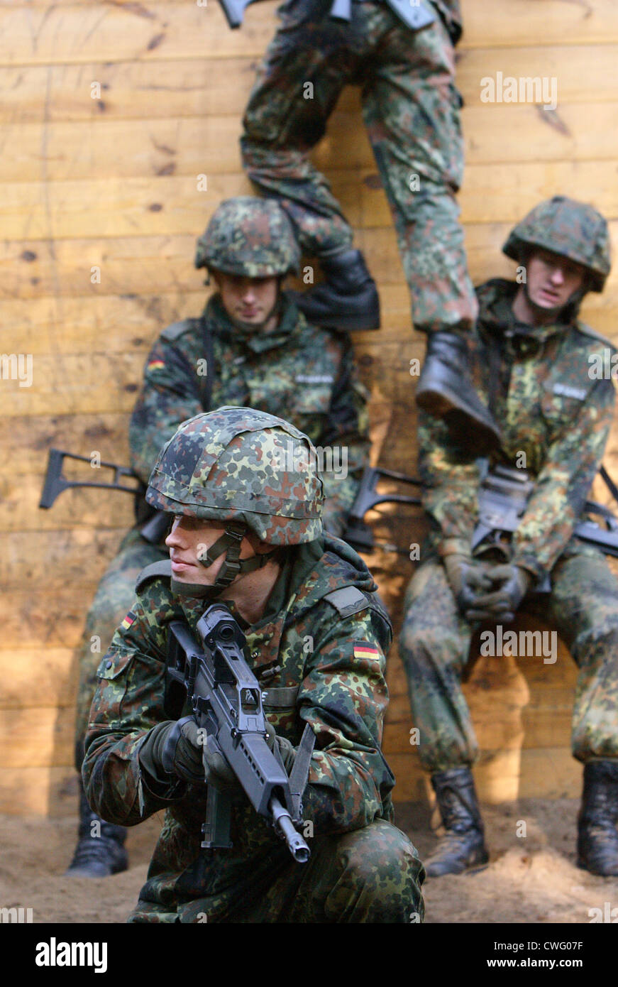 Army basic training wall hi-res stock photography and images - Alamy