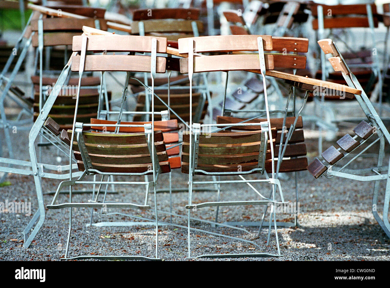 Empty tables at a restaurant Stock Photo - Alamy
