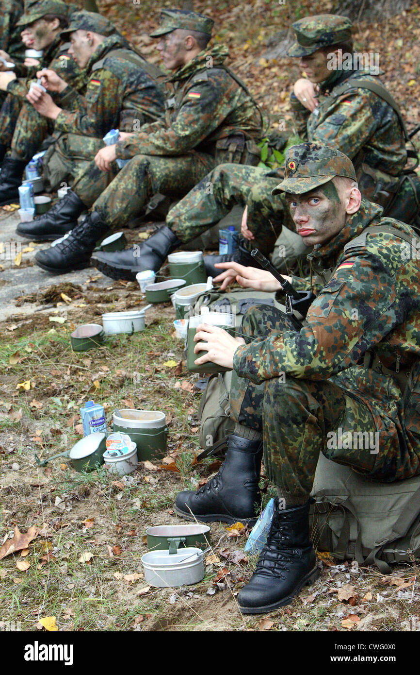 Basic training in the army Stock Photo - Alamy