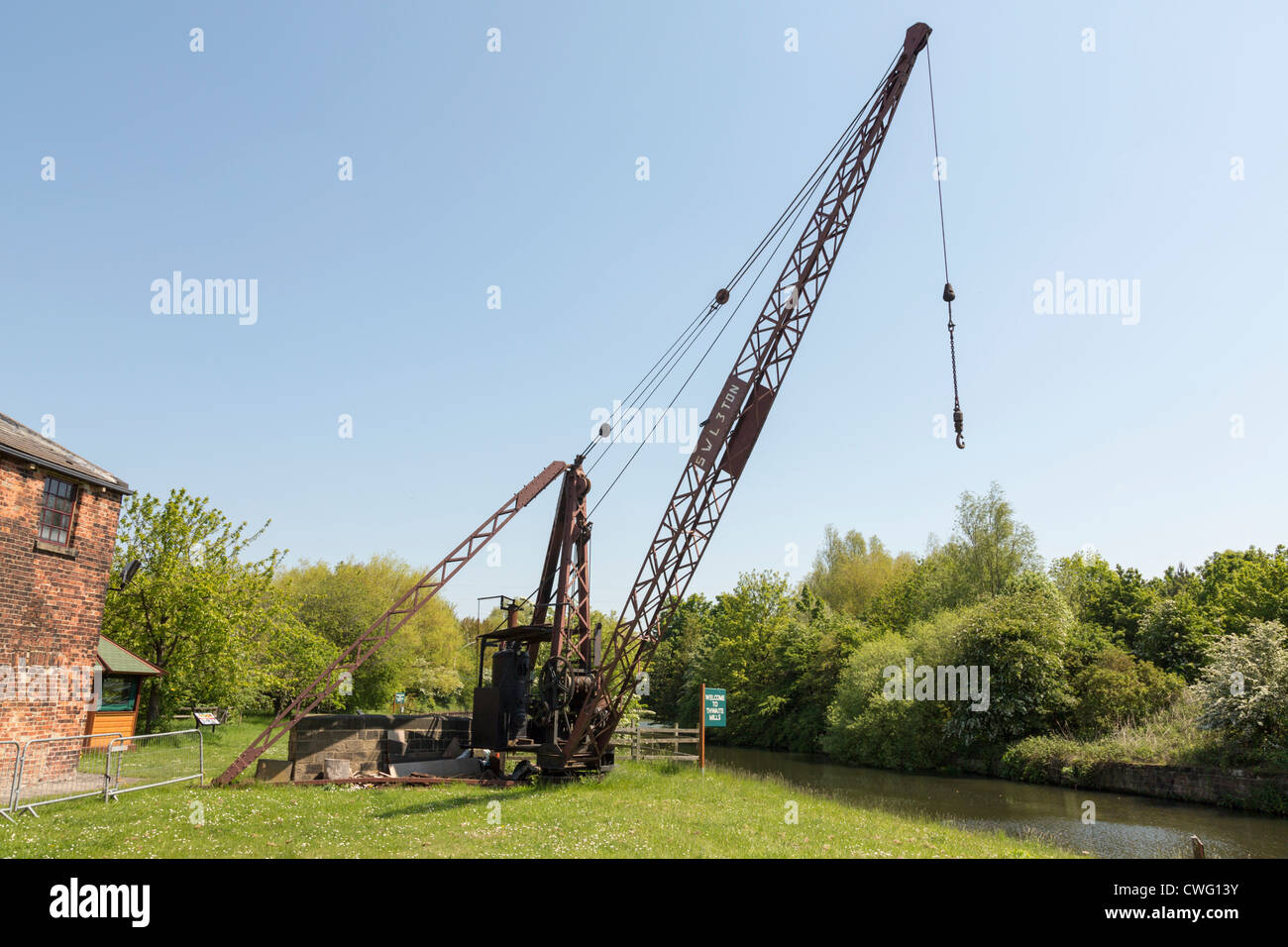 Scotch derrick crane hi-res stock photography and images - Alamy