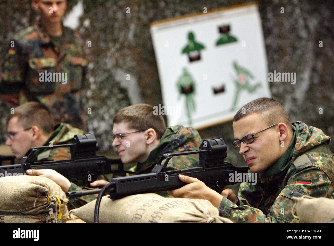 Basic training in the army Stock Photo - Alamy