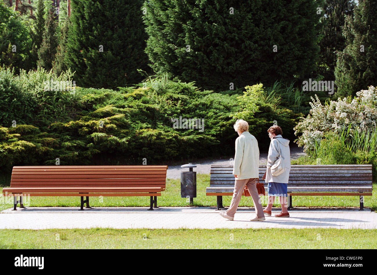 Promenading hi-res stock photography and images - Alamy