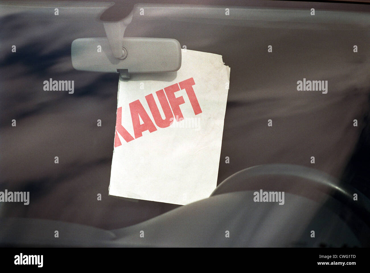 Car sold sign hi-res stock photography and images - Alamy