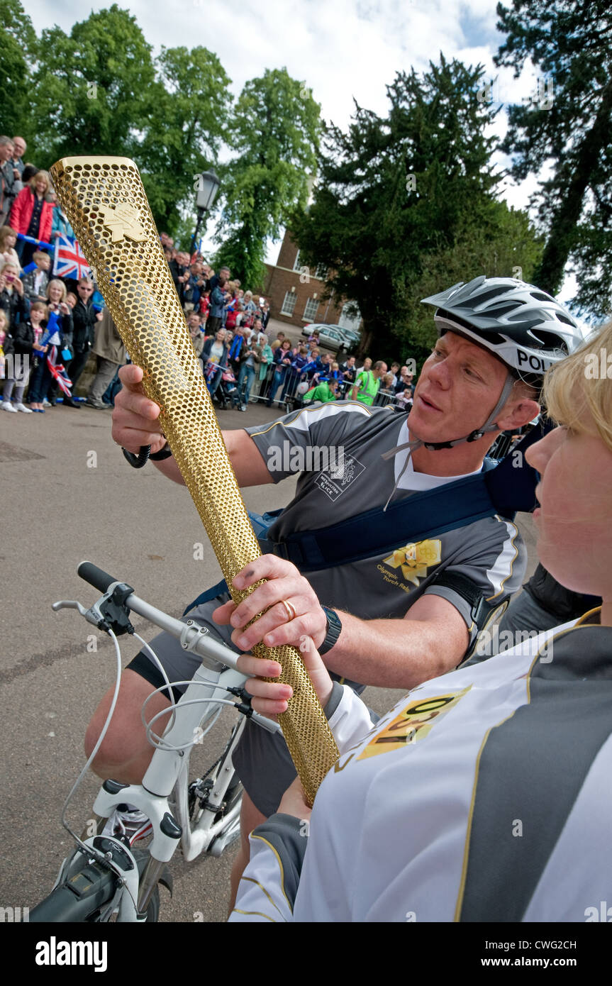 Metropolitan Police Officer Lee Harron showing Molly Jackson how her ...