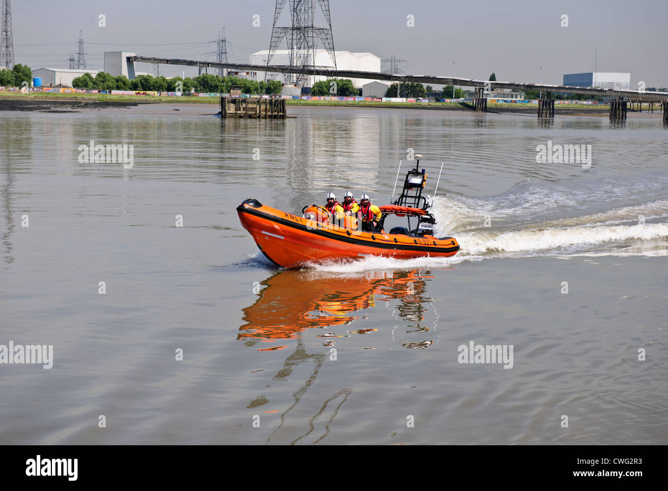 RNLI,Thames River,Queen Elizabethh II bridge,Dartford Crossing,RNLI ...
