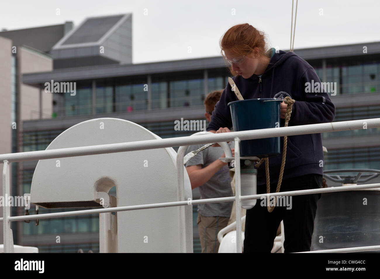 Ship shape painting hi-res stock photography and images - Alamy