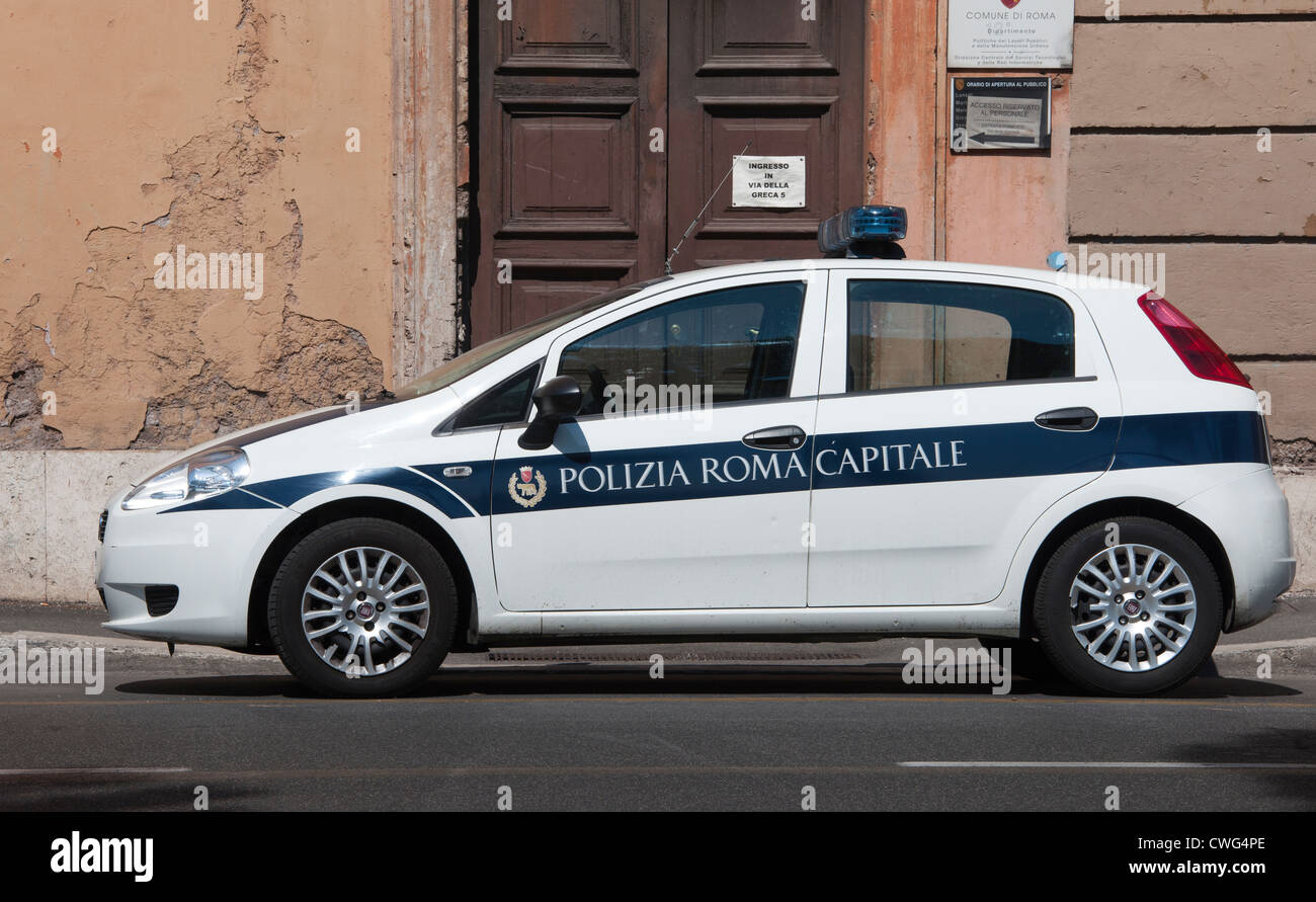 Polizia roma capitale car in Rome, Italy Stock Photo - Alamy