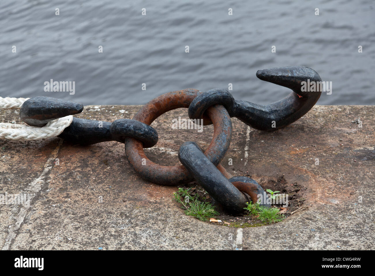 Mooring ring hi-res stock photography and images - Alamy