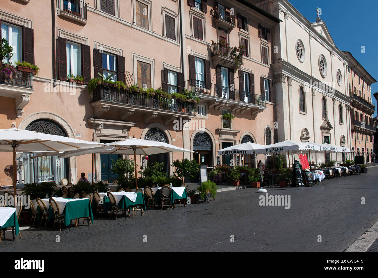 Outside eating in the Piazza Navona, Rome, Italy Stock Photo - Alamy