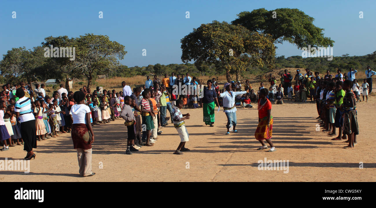 Zambia traditional dance hi-res stock photography and images - Alamy