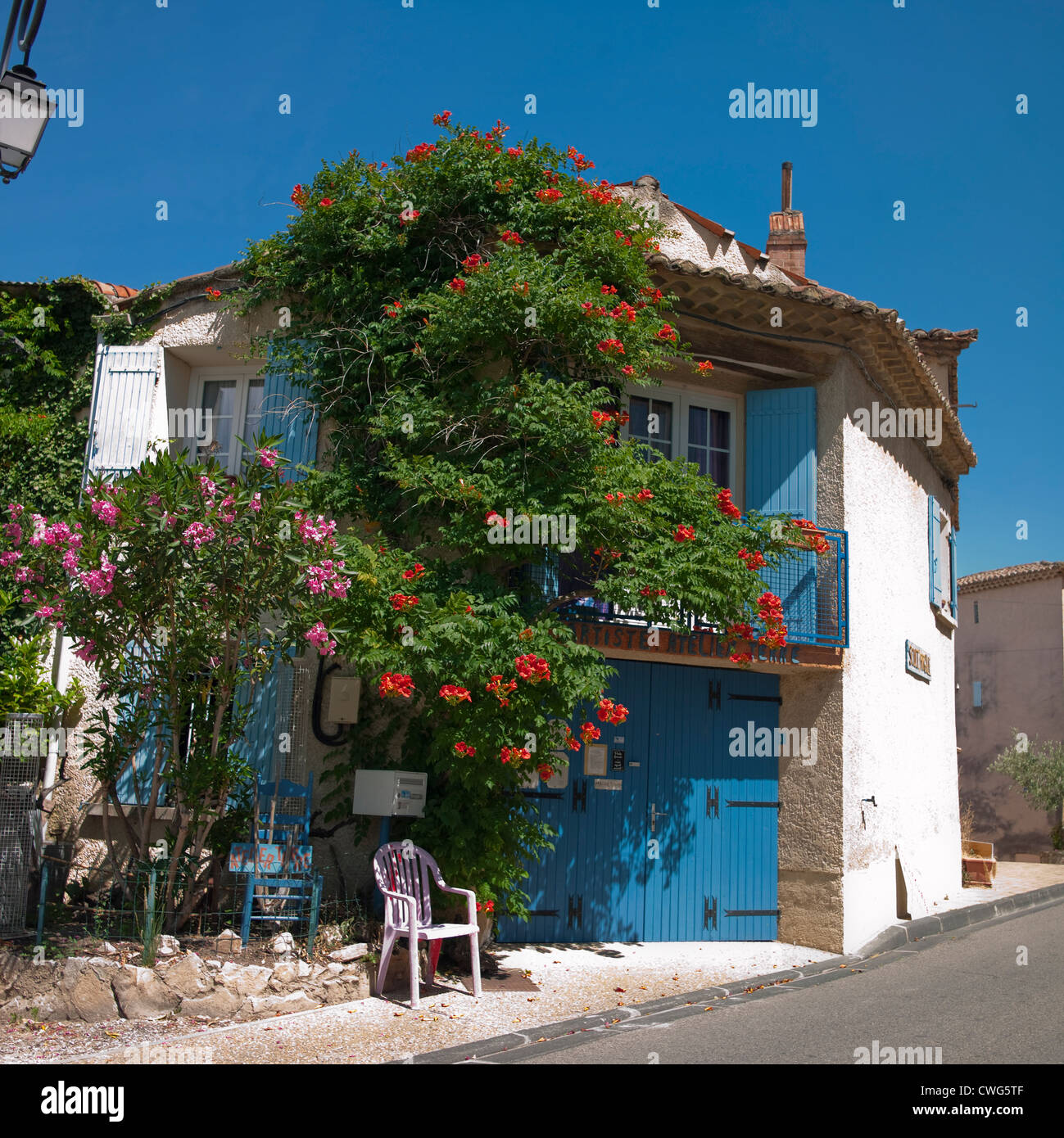 Colourful village house with flowers at Sablet in the Rhone Valley ...