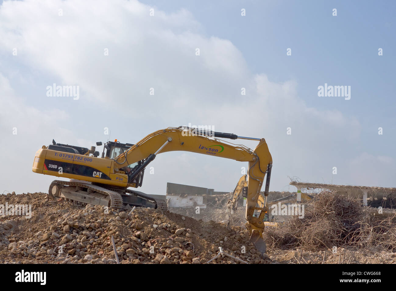 Large Tracked Excavator Digging Stock Photo - Alamy