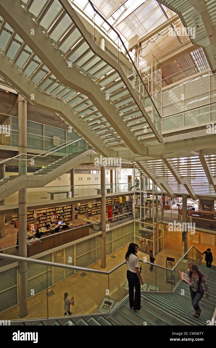 Interior Carrée d'Art media library and museum of contemporary art ...