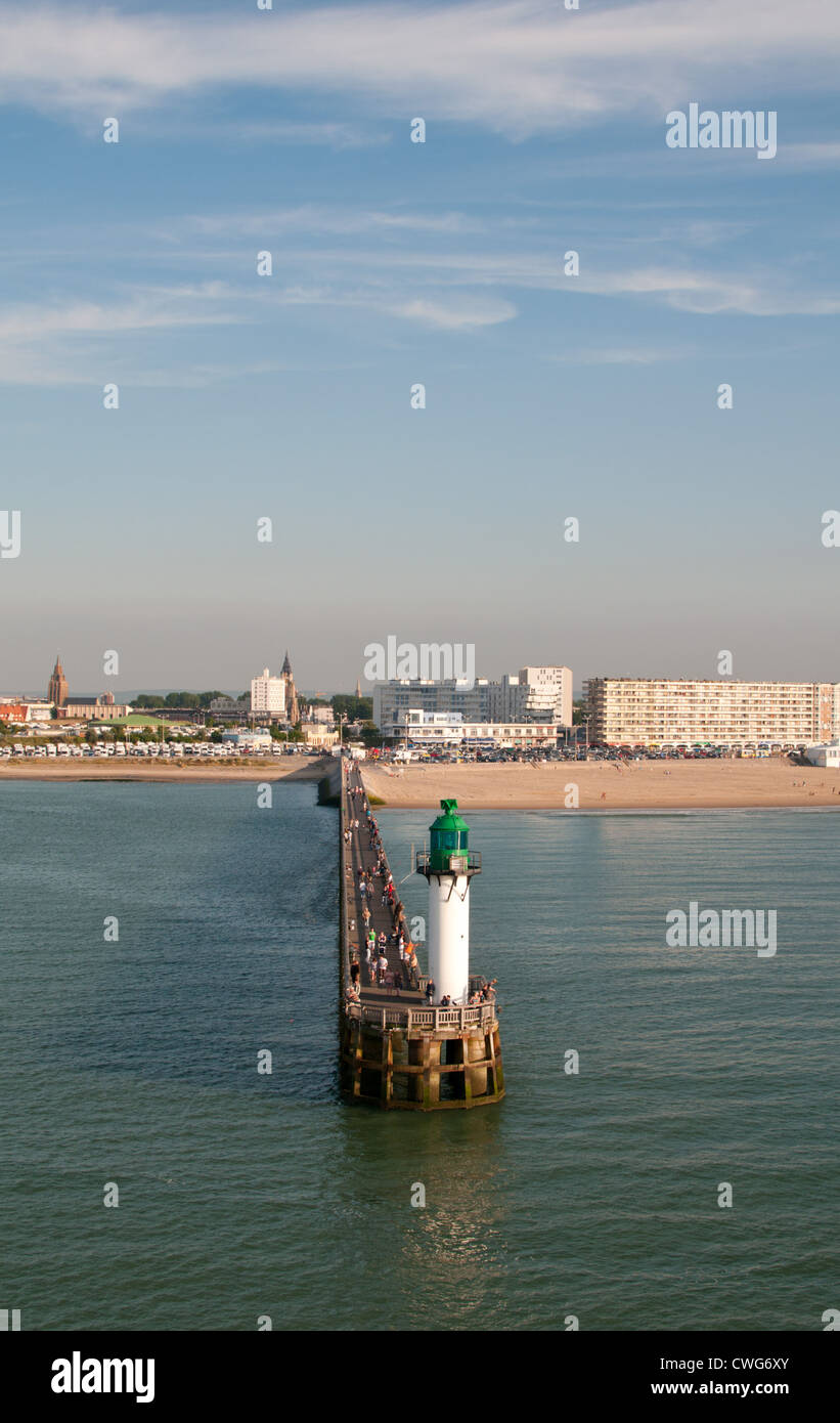 Calais waterfront pier with lighthouse, France Stock Photo - Alamy