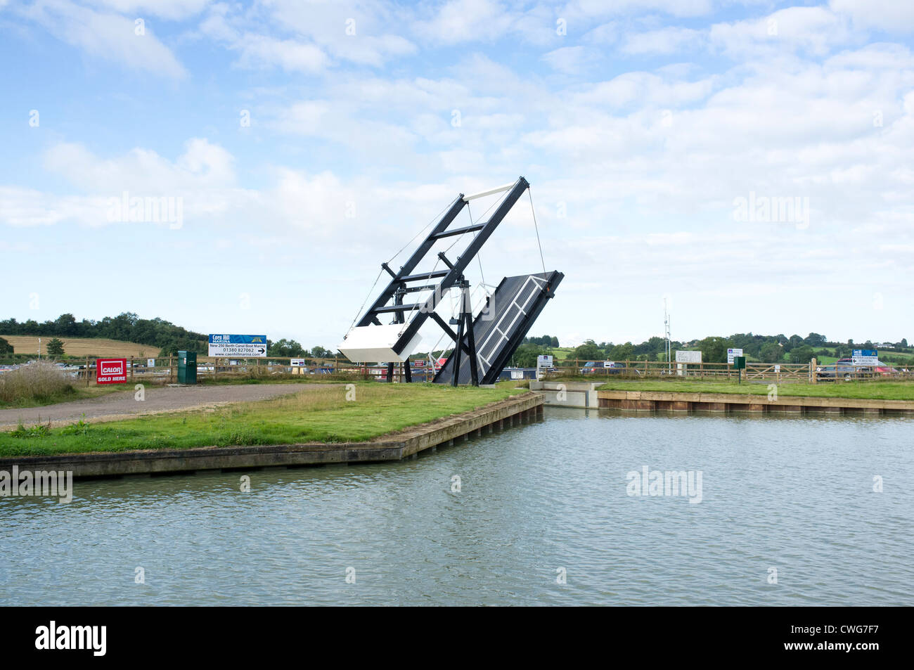 Cantilever bridge at the entrance to Caen Hill Marina on the Kennet and ...