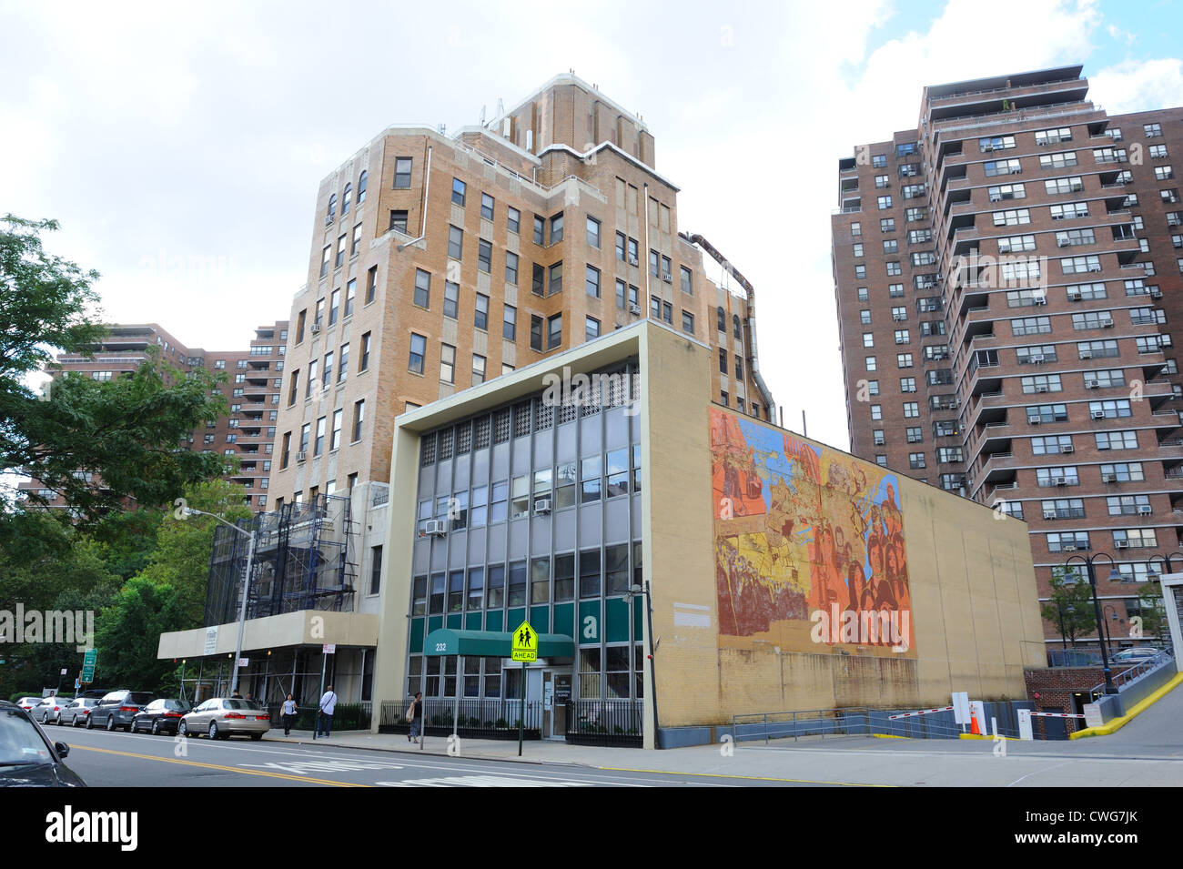 Three story building hi-res stock photography and images - Alamy