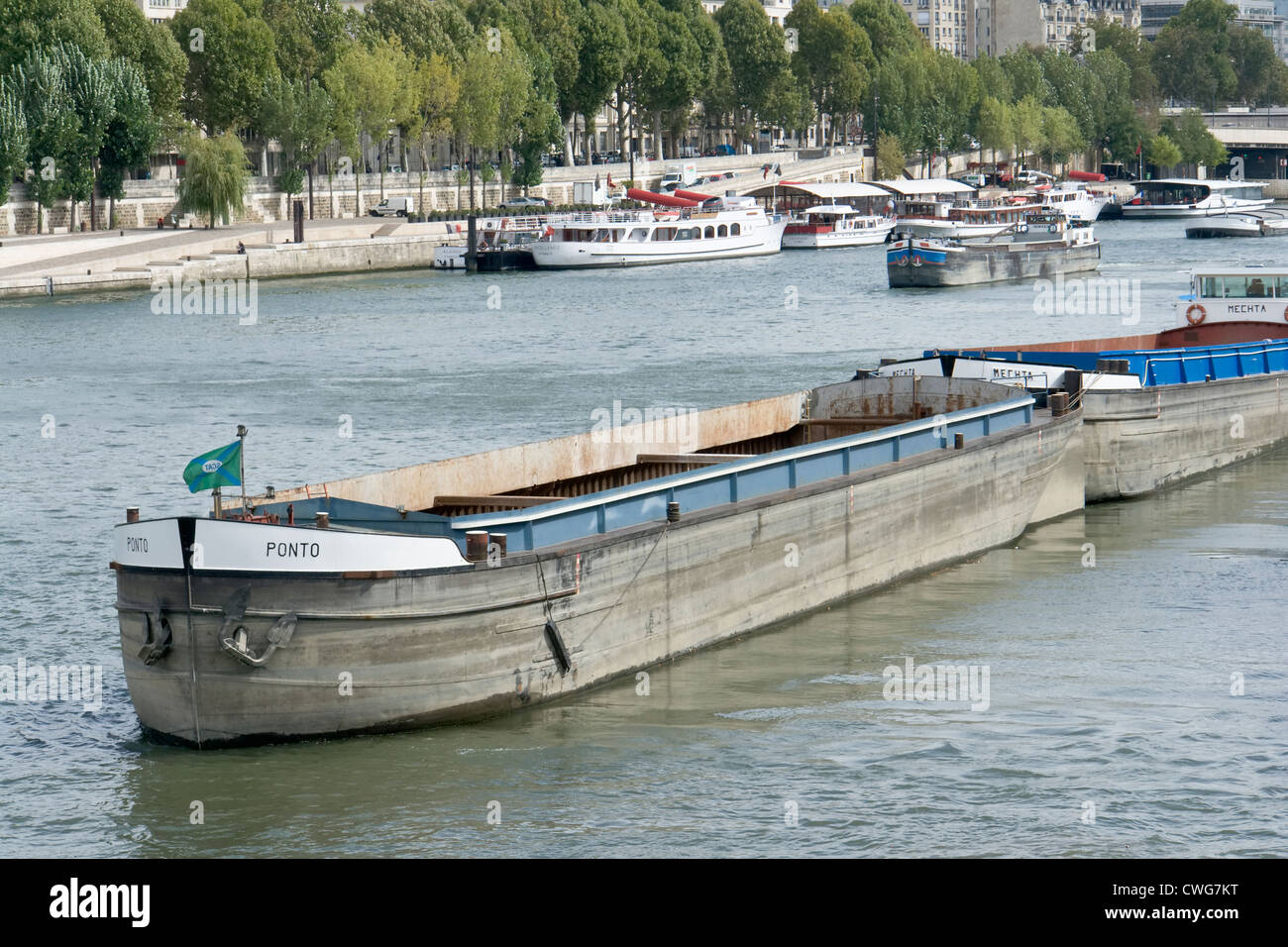 Barge pushed by a Tug barge on the river Seine, Paris Stock Photo - Alamy