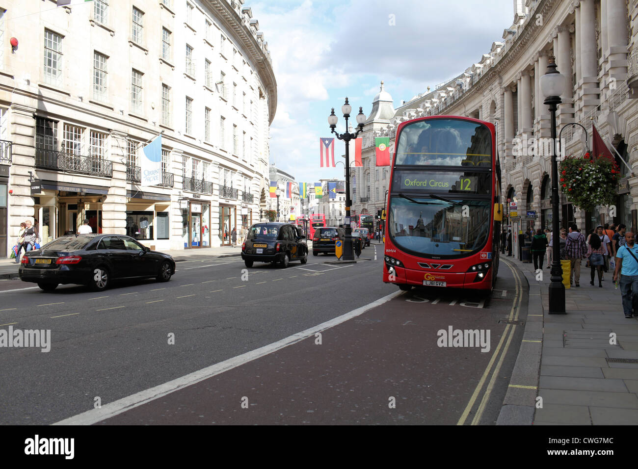 Red london bus on regent hi-res stock photography and images - Alamy