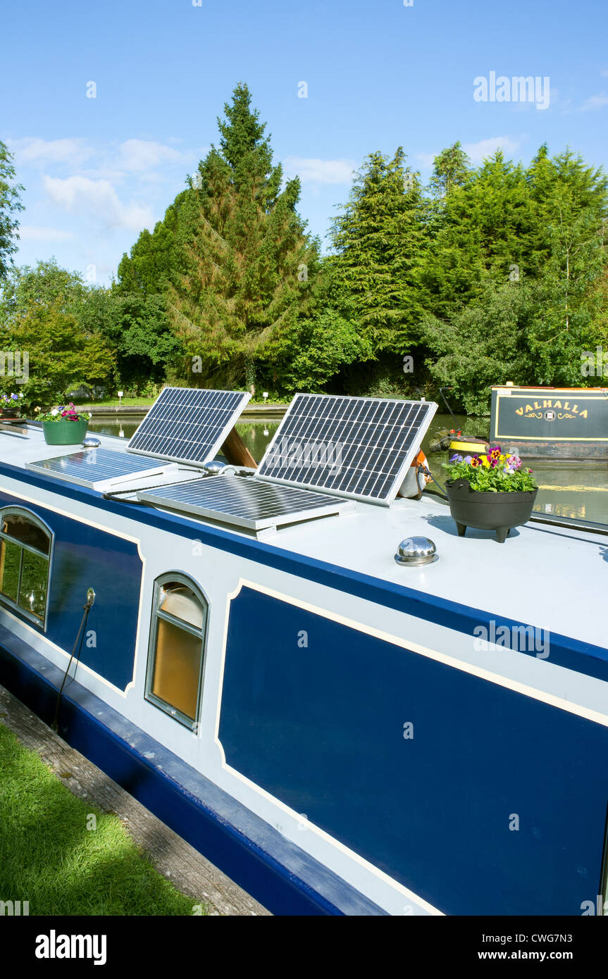 Solar panels narrow boat hi-res stock photography and images - Alamy