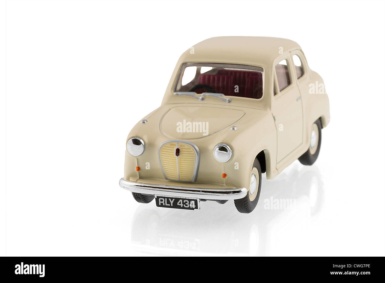 BMC Austin A35 Saloon Car - Old English White Livery - scale model ...