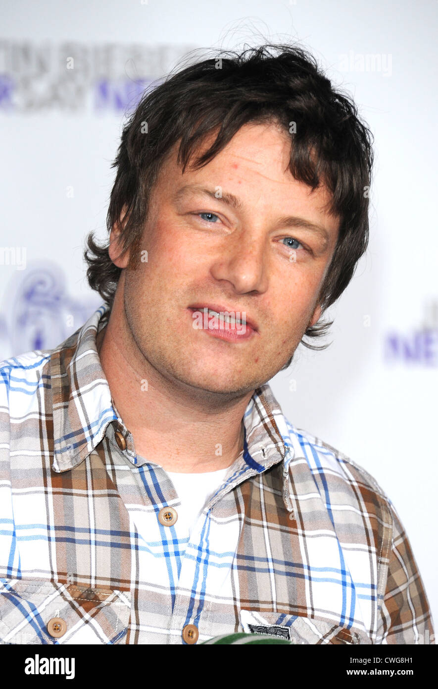 Jamie oliver chef hi-res stock photography and images - Alamy Jamie oliver chef hi-res stock photography and images - Alamy