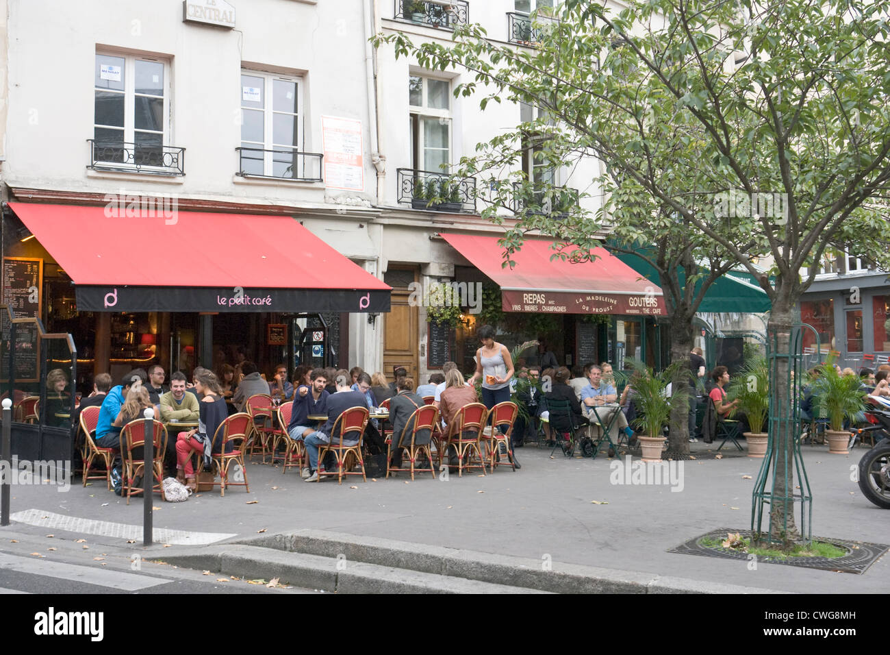Café life, Latin Quarter, Paris Stock Photo - Alamy