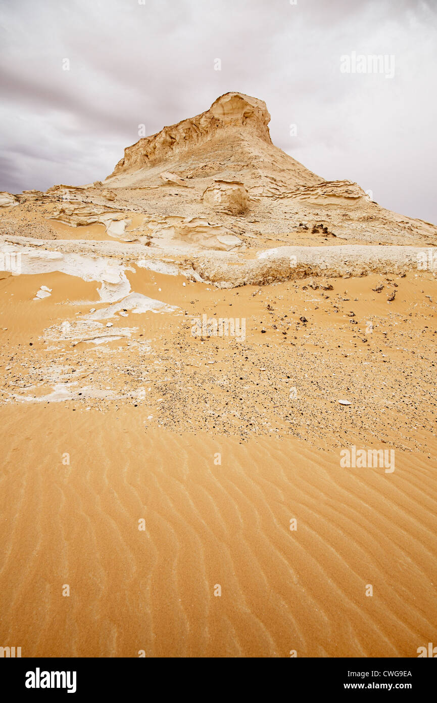The limestone formation rocks in the Western White Desert, Egypt Stock ...
