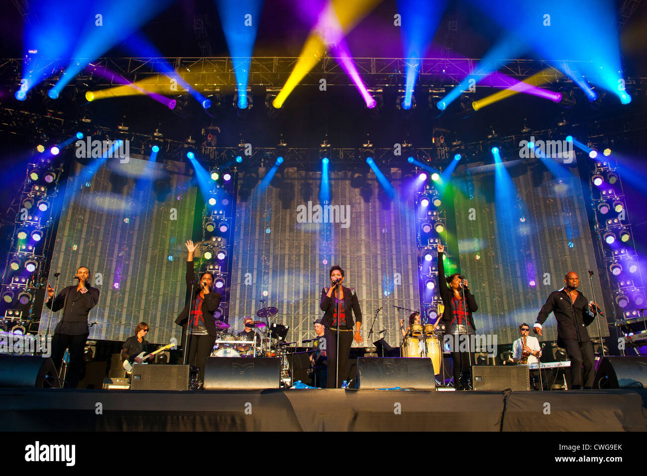 Five star pop group hi-res stock photography and images - Alamy